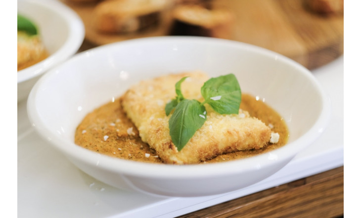 Friterad fetaost på romanescosås