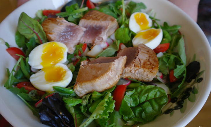 Sallad Nicoise med grillad tonfisk