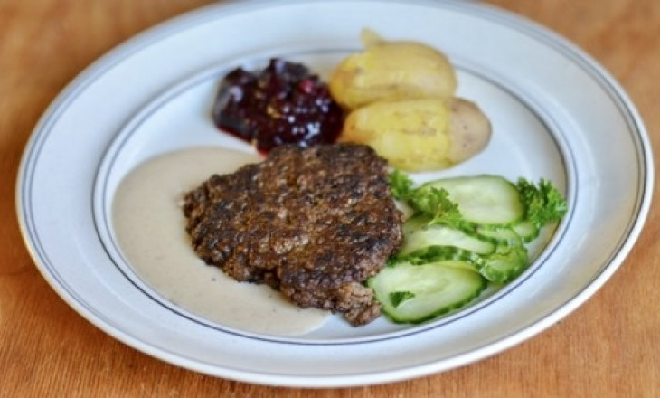 Leverbiff med krämig sås och lingon
