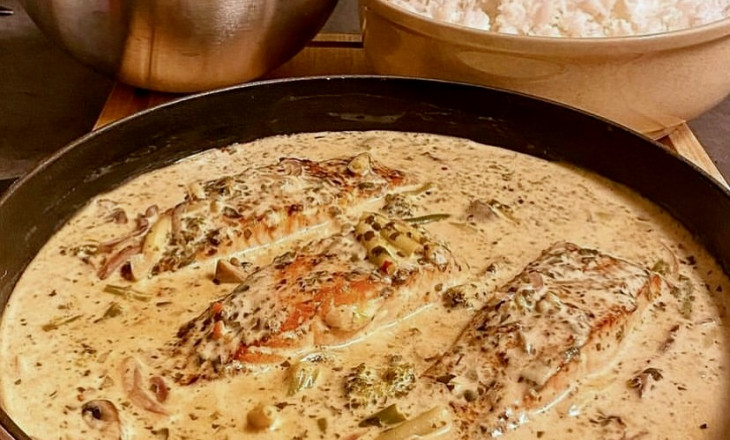 Stekt lax med grön curry & kokosmjölk