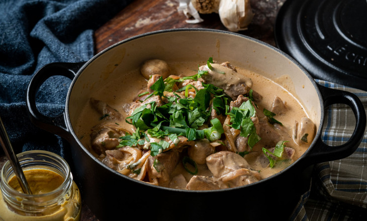 Fläskfilégryta med Dijonsenap