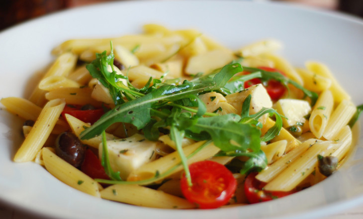 Pastasallad med fetaost och avokado
