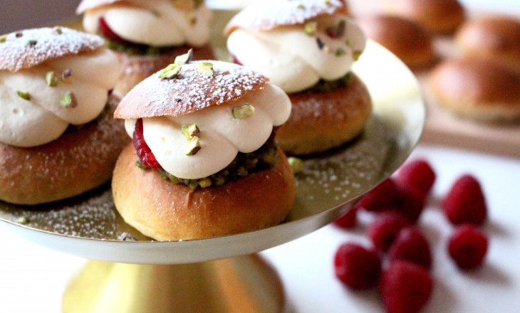 Minisemlor med pistage, hallon & vit choklad