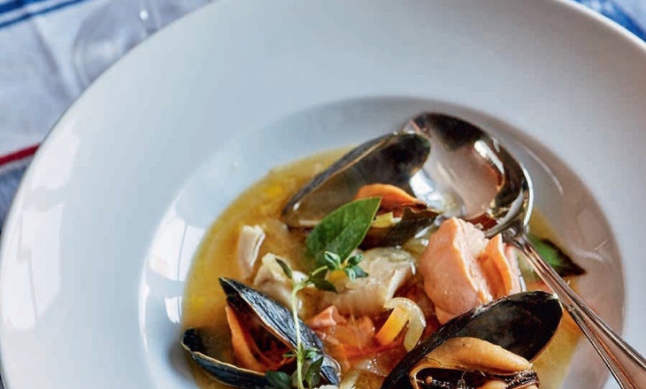 Fisksoppa med räkor och musslor