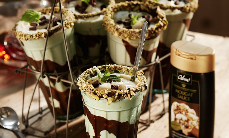 Dessert-milkshake med pistage, rom och mint